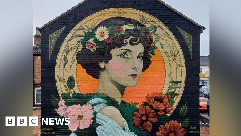 Leamington Spa art lovers fund giant mural to lift town's spirits - BBC ...