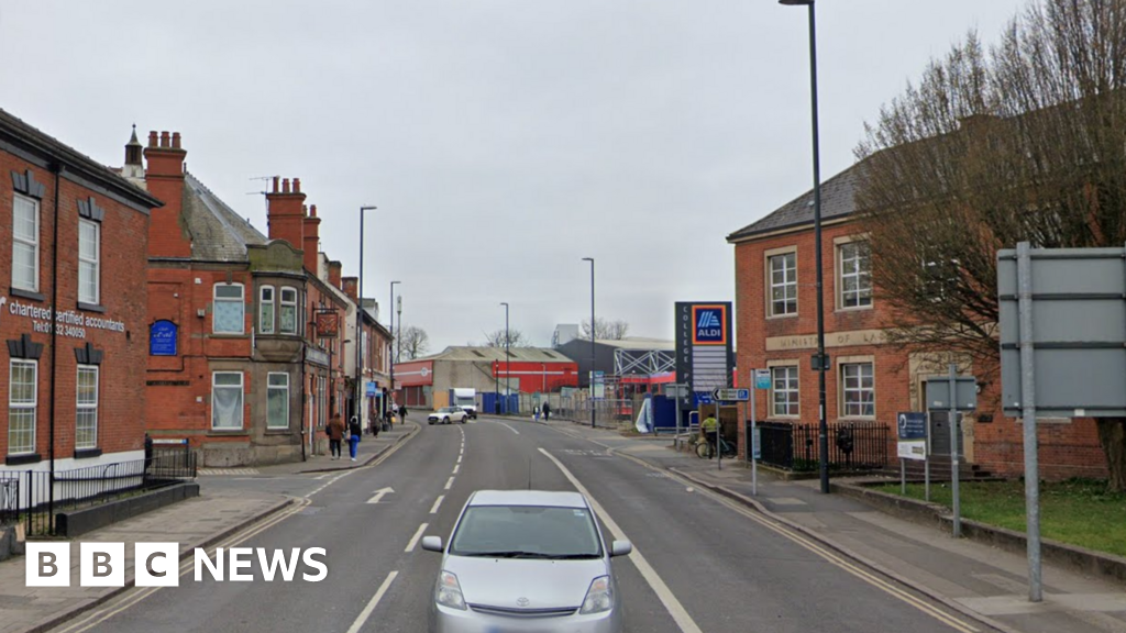 Derby: Attempted murder charge after two assaults in city - BBC News