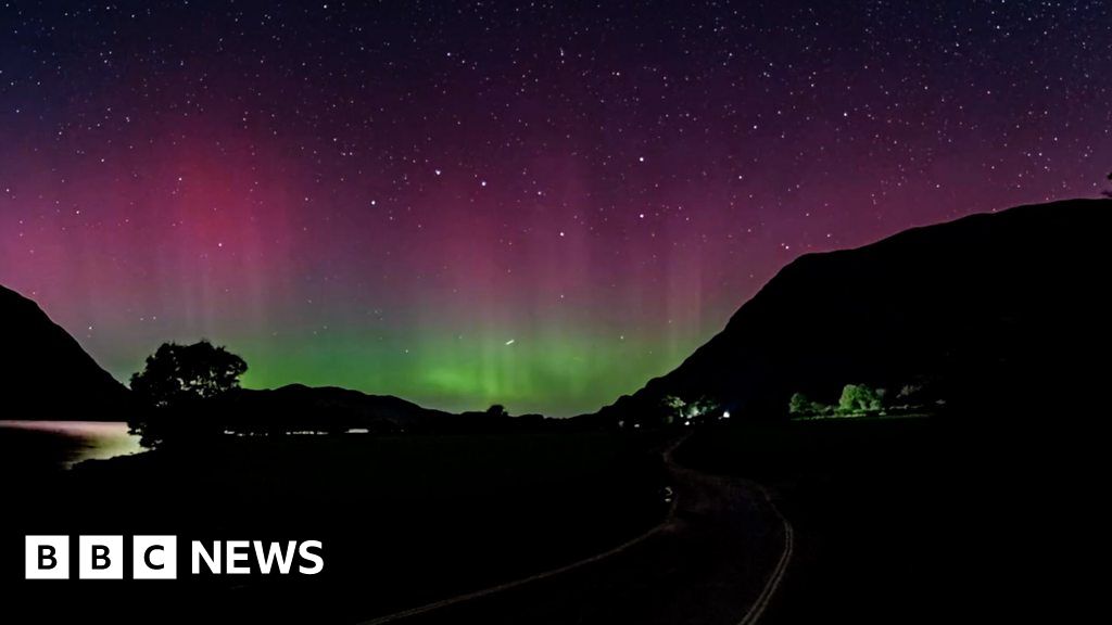 Northern Lights leave photographer mesmerised - BBC News