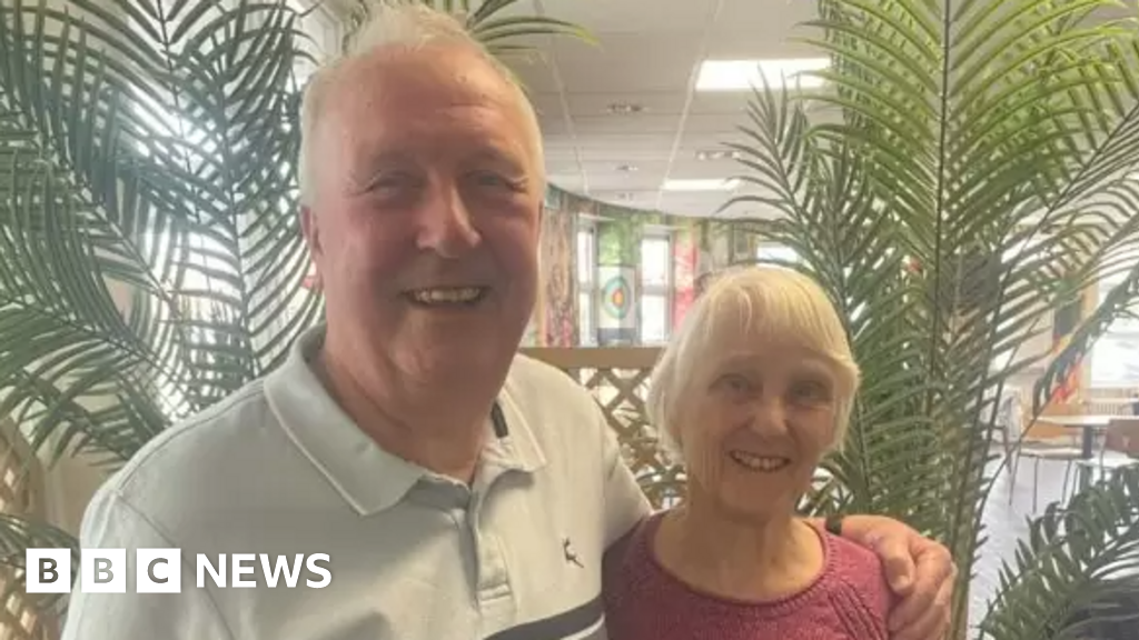 Couple travel 500 miles to recreate first date for anniversary