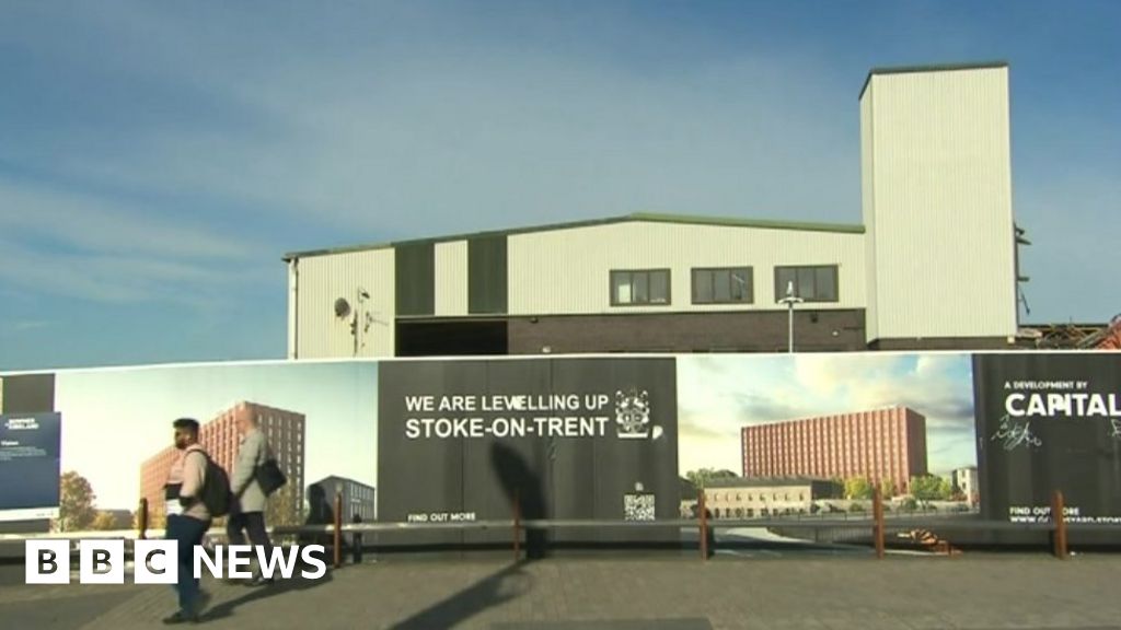 Former Stoke-on-Trent signal box to become pop-up cinema - BBC News