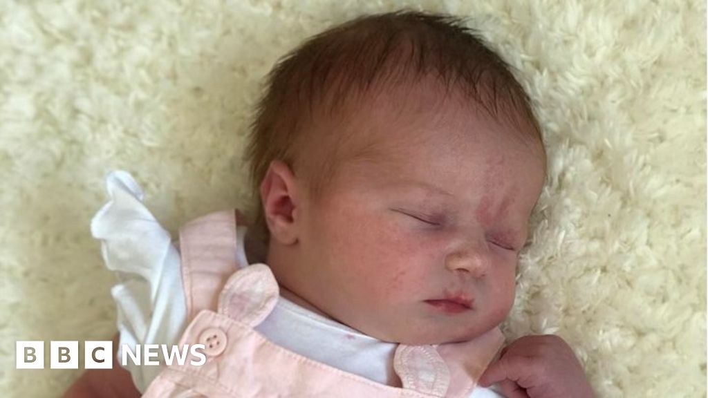 Glasgow woman delivers her own 'surprise' baby