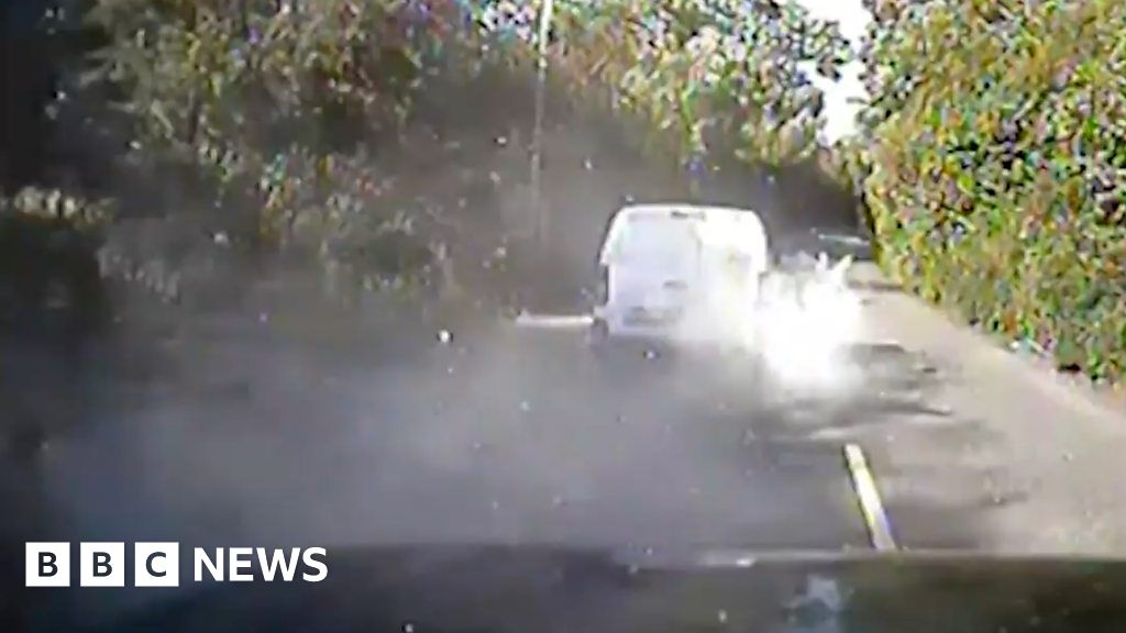 Drug trafficker 'threw heroin into car' during police chase - BBC News