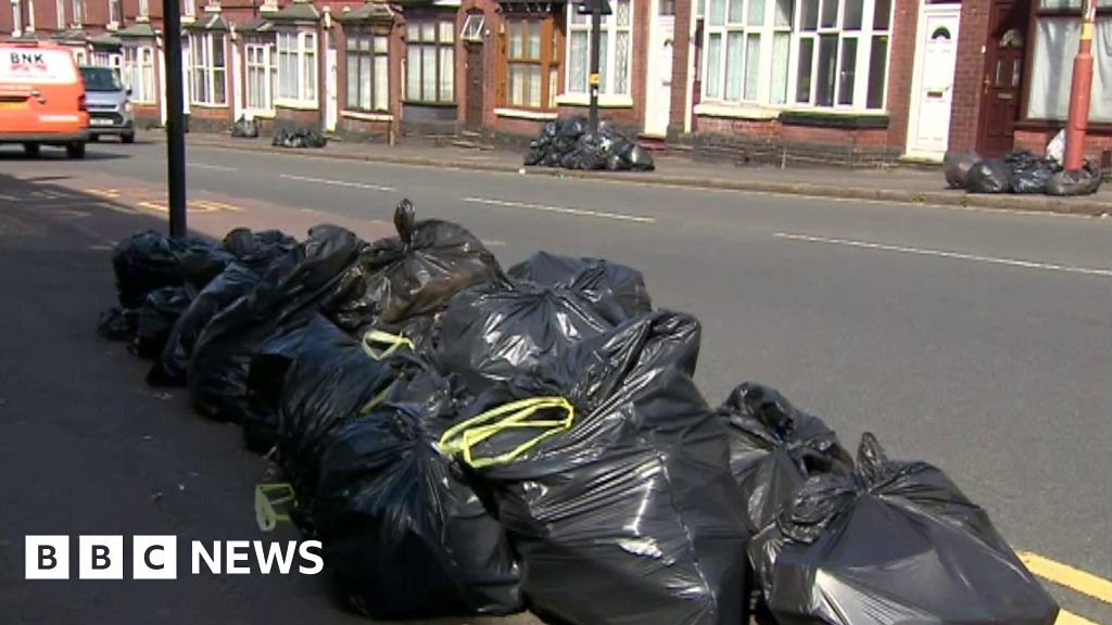 Rubbish piles up in Birmingham as dispute continues - BBC News