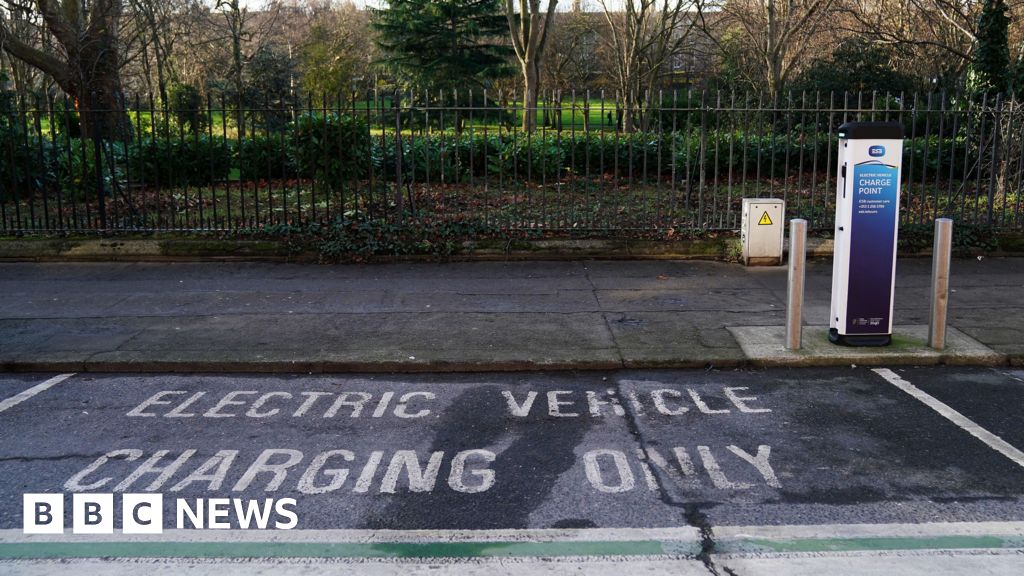 Electric vehicle charge points to be installed across Surrey - BBC News