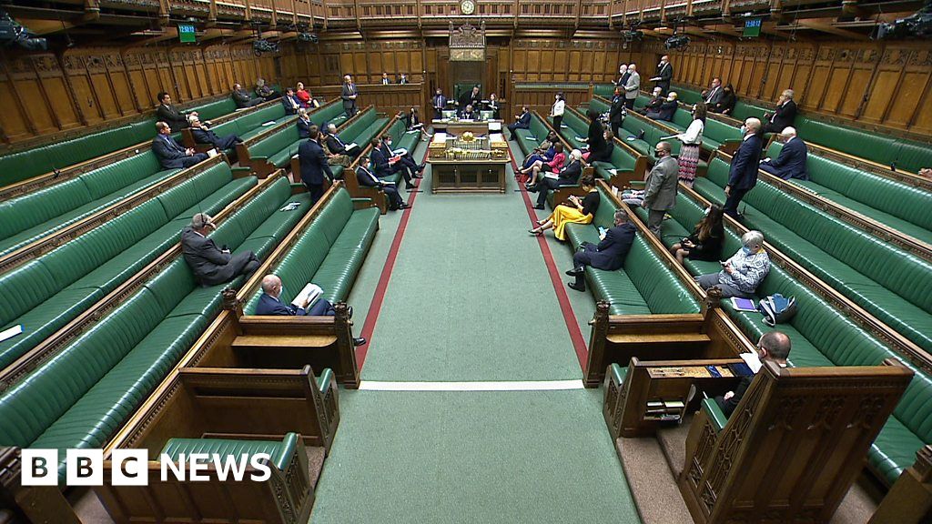 Northern Ireland MPs debate bill to prevent Stormont collapse - BBC News