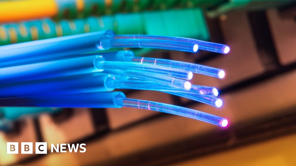 Ultra-fast £190m broadband fund up for grabs - BBC News