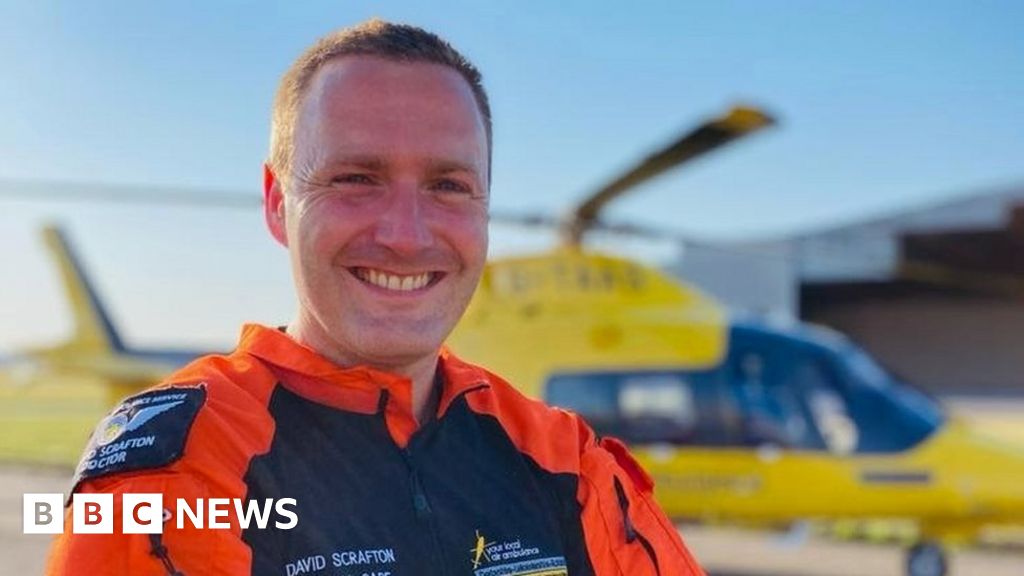 Matlock: Doctor saved life of teenager stabbed in neck at bar - BBC News