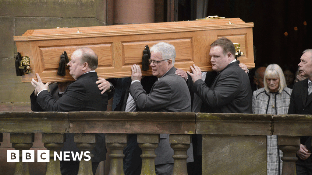 Funeral of former Commons Speaker Michael Martin held - BBC News