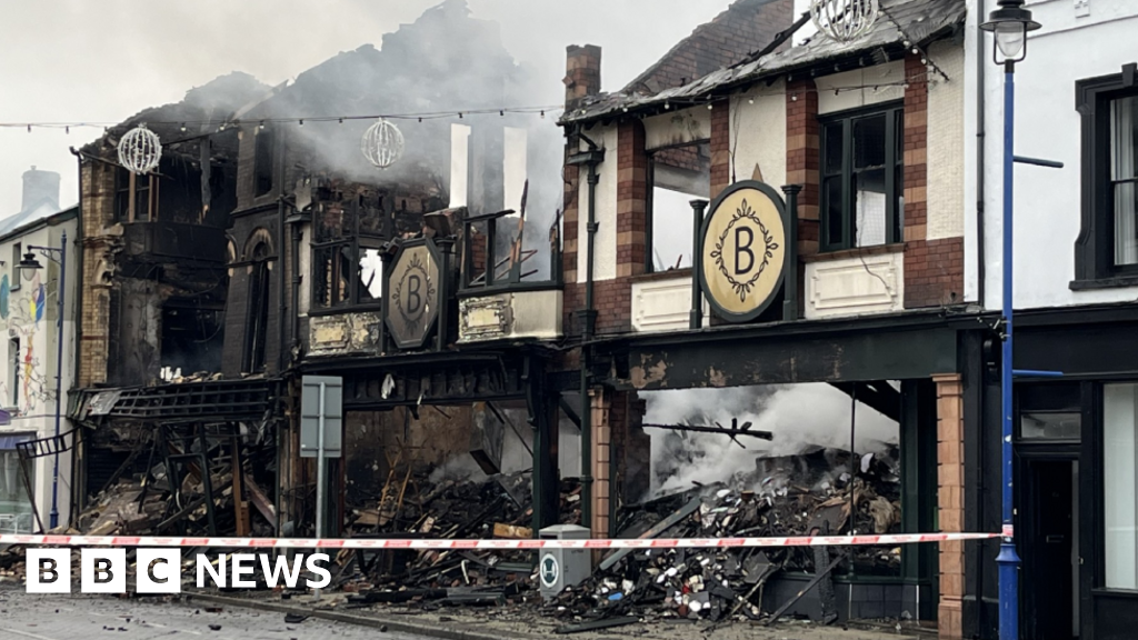 Abergavenny fire: Town centre outbreak forces evacuation of homes - BBC ...
