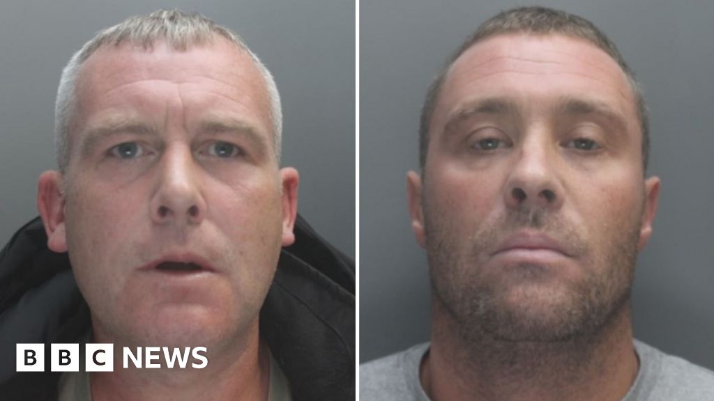Gang who kidnapped and tortured 'wrong man' in Bootle jailed - BBC News