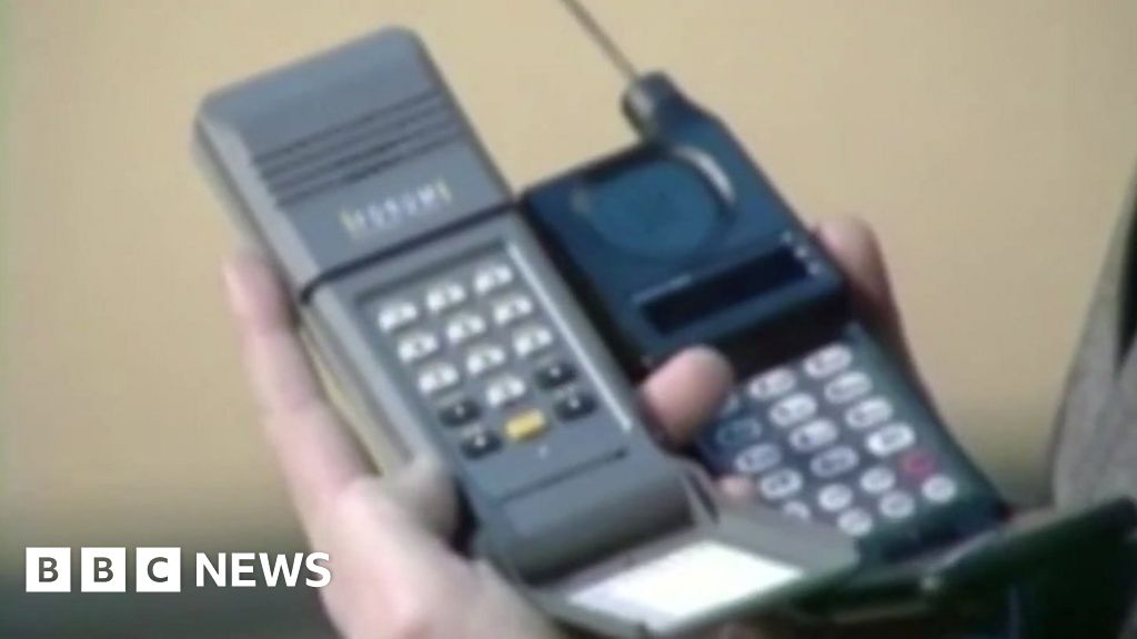A brief history of the mobile phone - BBC News
