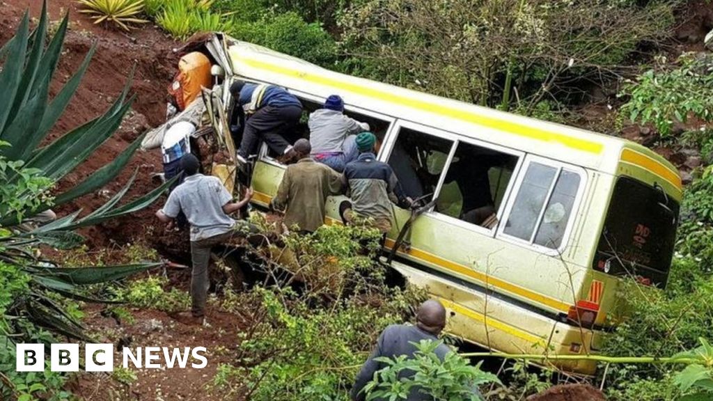 Tanzania school bus crash kills dozens - BBC News