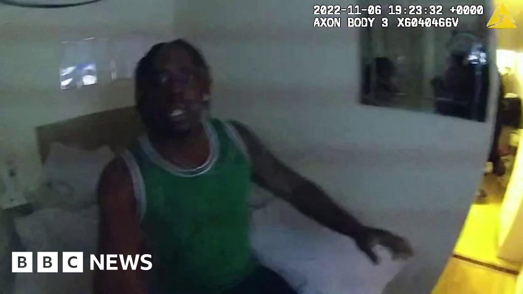 Watch: Moment iSpoof fraudster is arrested - BBC News