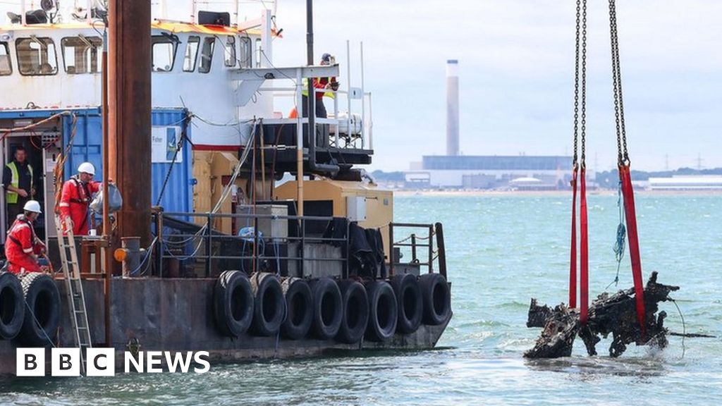 'Rare' WWII bomber lifted from sea 75 years after crash