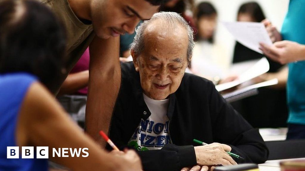 Volunteers revive a 500-year-old dying language - BBC News