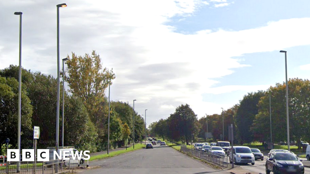 Merseyside road facing seven weeks of overnight closures - BBC News