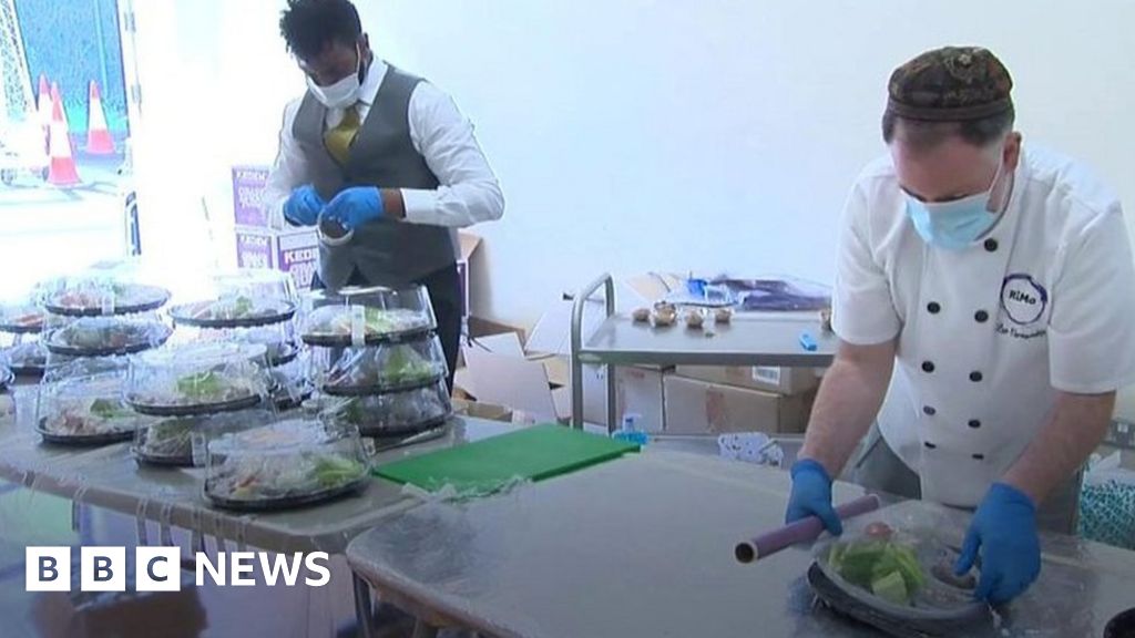 Coronavirus: Jewish community prepares for lockdown Passover - BBC News