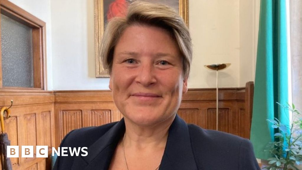 Somerset MP Sarah Dyke 'humbled' to take seat in House of Commons - BBC ...