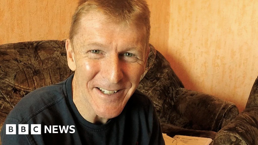 British astronaut Tim Peake tries to speak to Russian media - BBC News