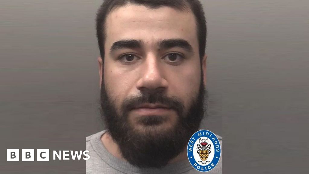Birmingham shop thief who struck more than 500 times jailed - BBC News