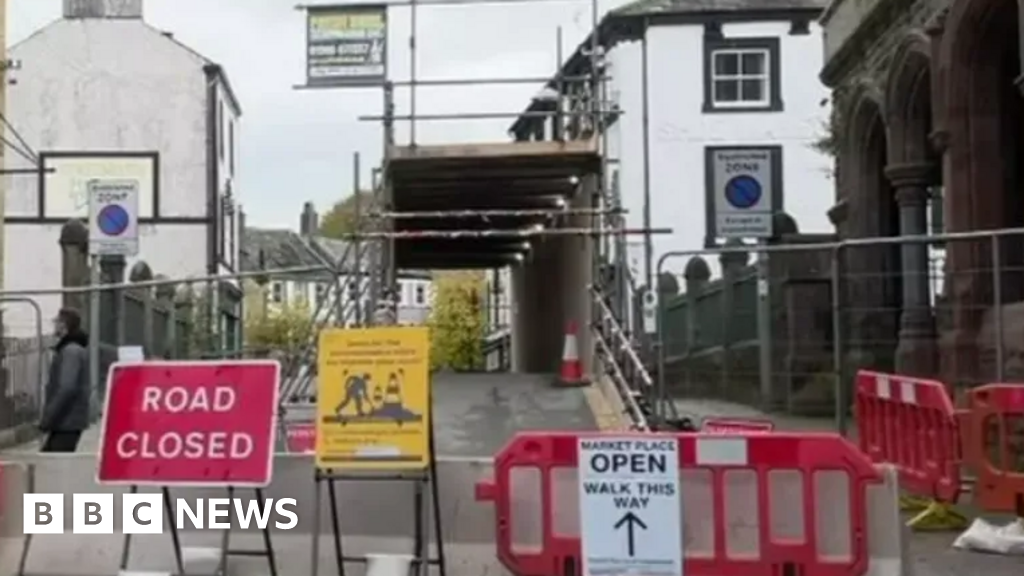 Cocker Bridge to reopen to two-way traffic - BBC News