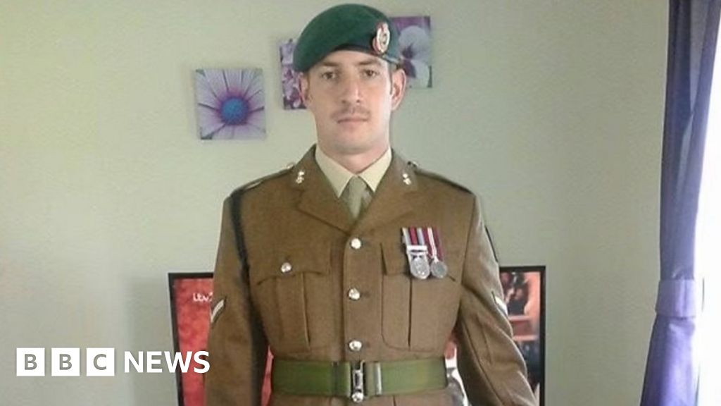 Colin Reeves' 999 call: 'I've stabbed my neighbours' - BBC News