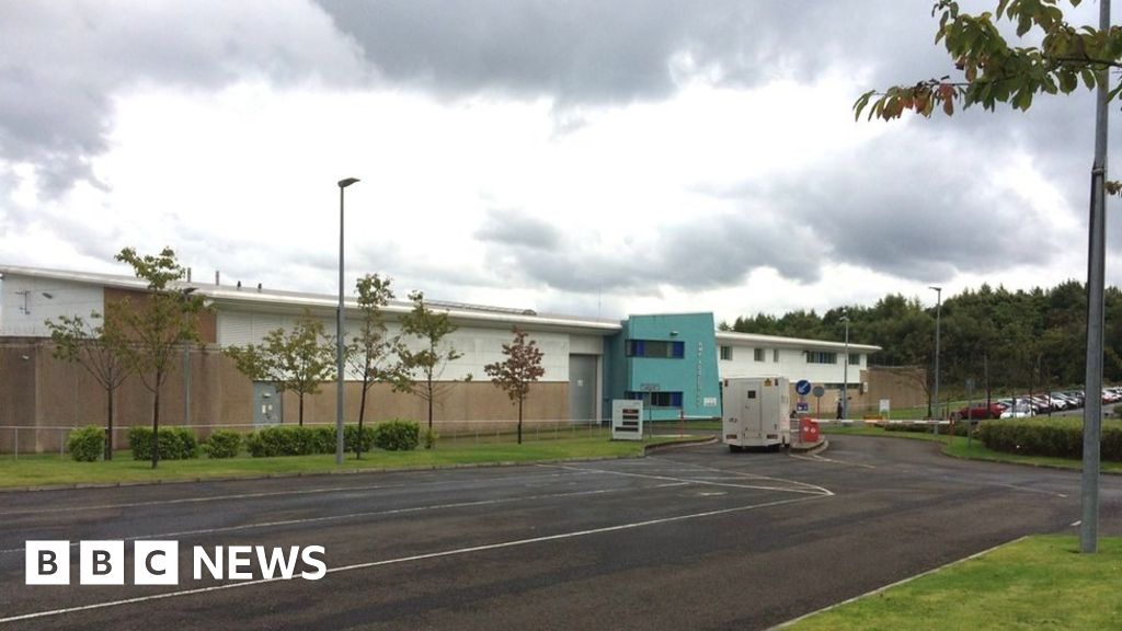 Two HMP Addiewell guards in hospital after drug 'poisoning' - BBC News
