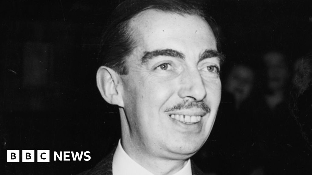 Edward Ward on his release from Oflag XII B - BBC News