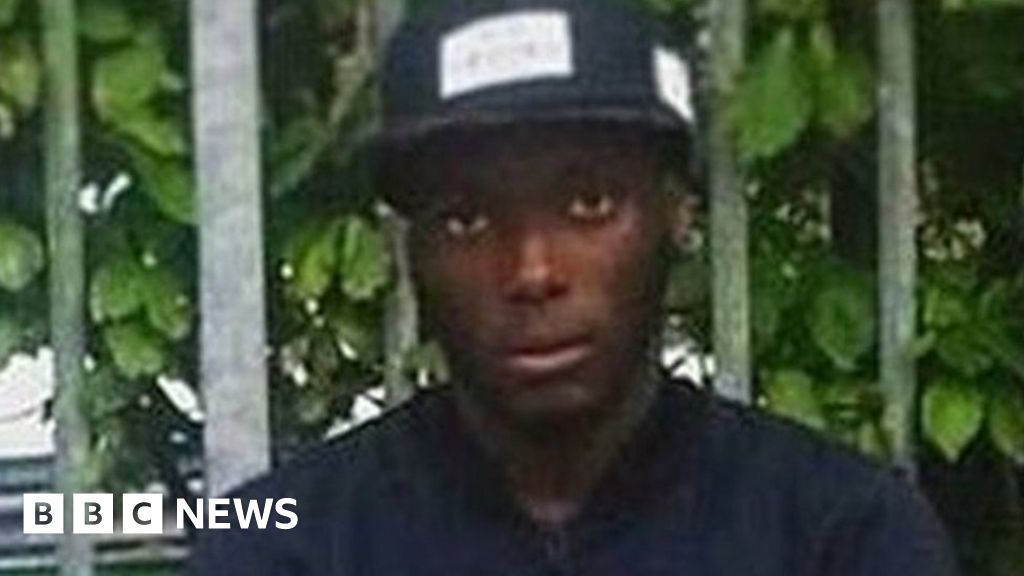 Gary Scott murder: Man jailed for life for stabbing teenager - BBC News