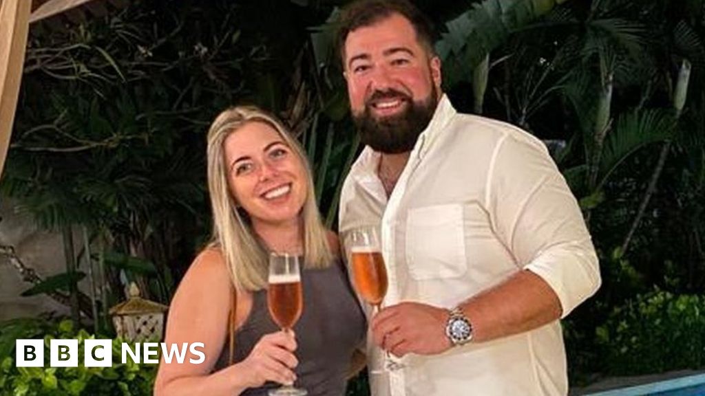 Manchester couple fear they could miss dream Italian wedding - BBC News