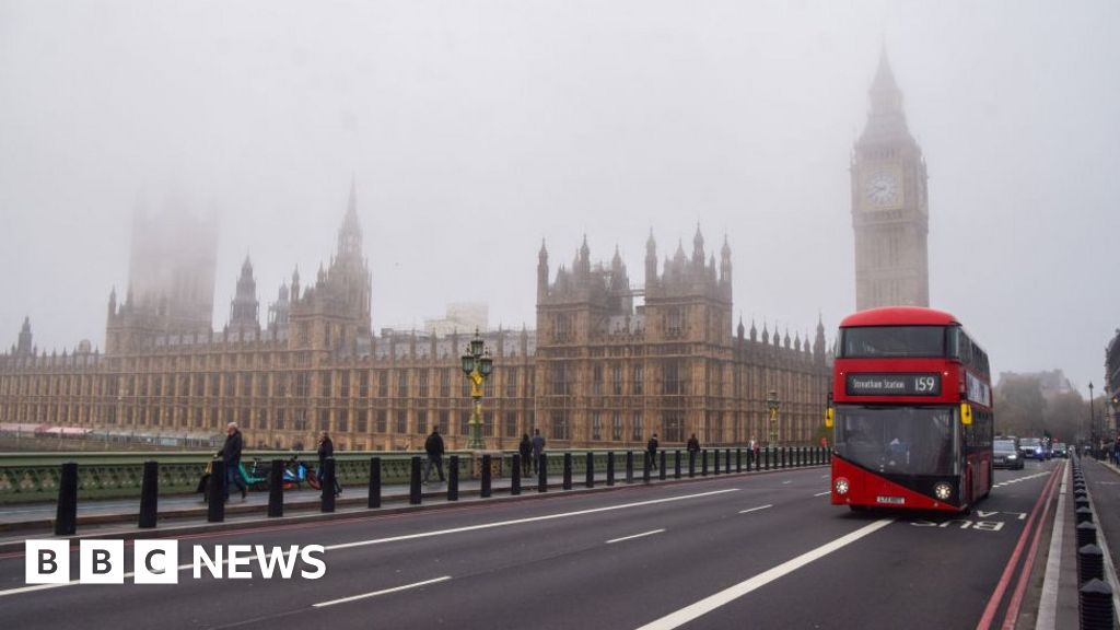 London councils wait in trepidation for Autumn Statement - BBC News