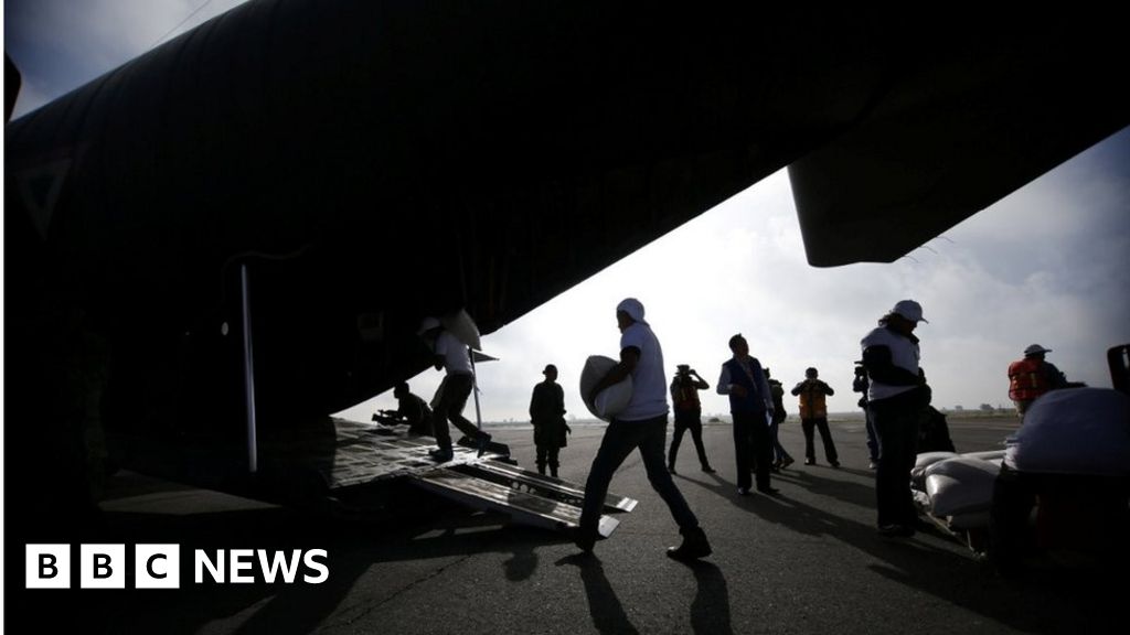 Mexico teachers protest: Food airlifts to relieve Oaxaca blockade - BBC ...