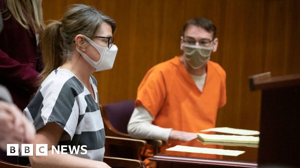 Jennifer Crumbley's landmark trial... in 90 seconds - BBC News