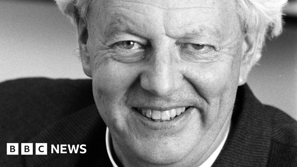 'Unbelieving' former Durham bishop Dr David Jenkins dies - BBC News