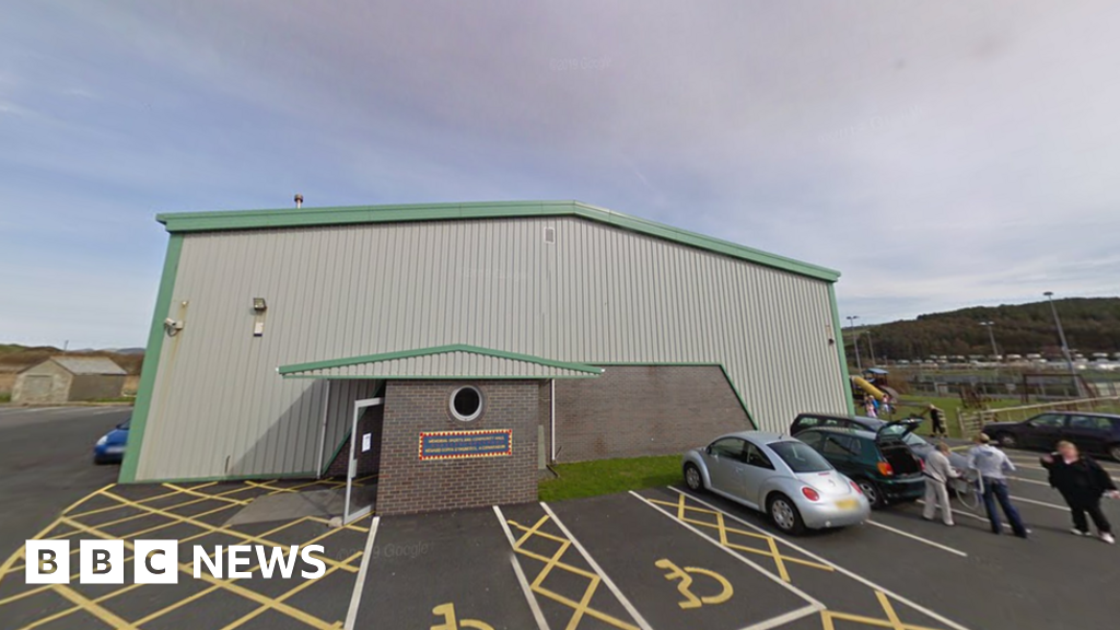 Palestinian medical aid fundraiser scrapped by Borth venue - BBC News