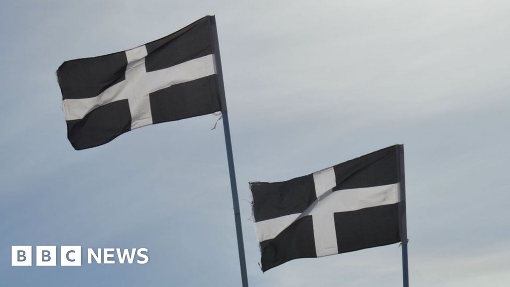 Elected leader application for more Cornwall devolution - BBC News