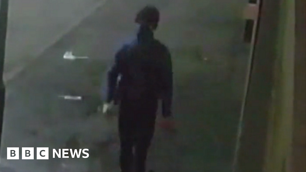 CCTV released of suspect sought in fatal Digbeth robbery - BBC News