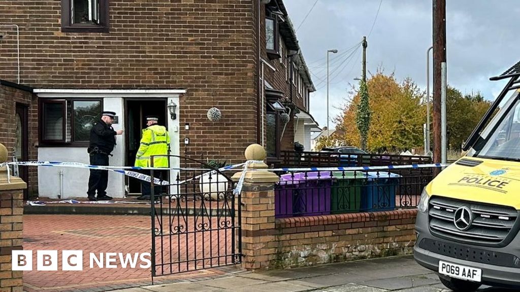 Homes evacuated after grenades found at Liverpool house - BBC News