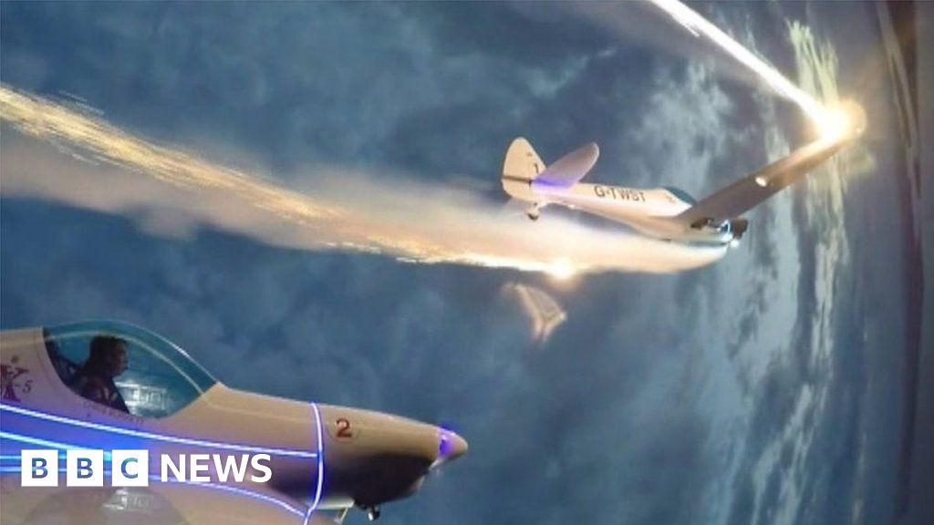 Pyrotechnic planes light up Bournemouth