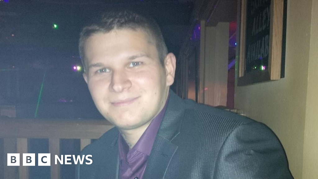 Teen 'stabbed Swindon man in row over drug money' - BBC News