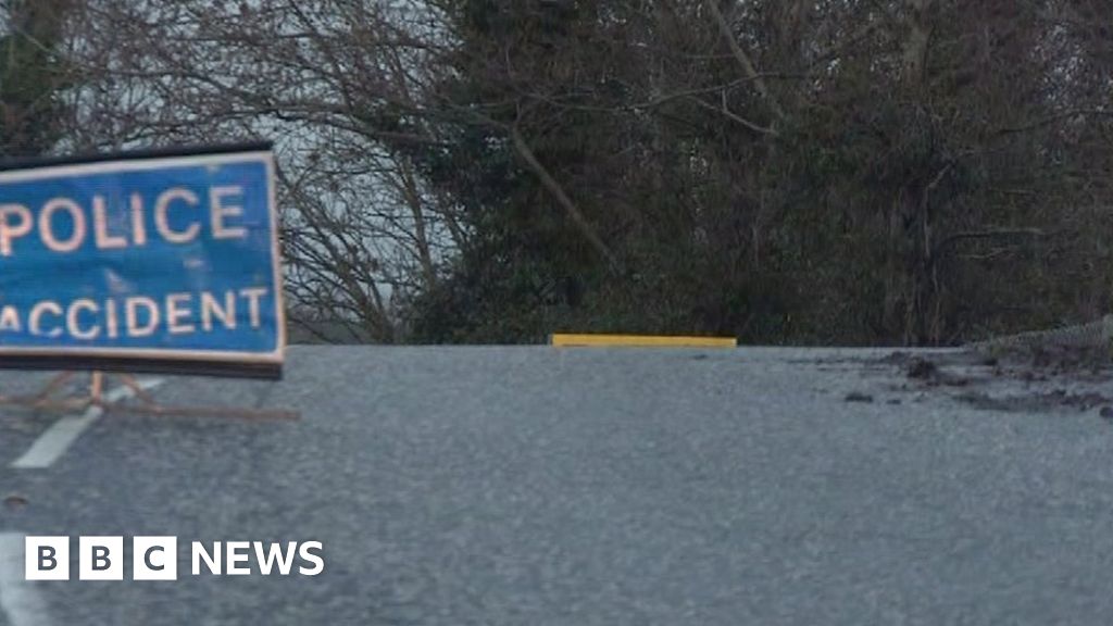 Richhill, County Armagh: Woman dies after crash in village - BBC News