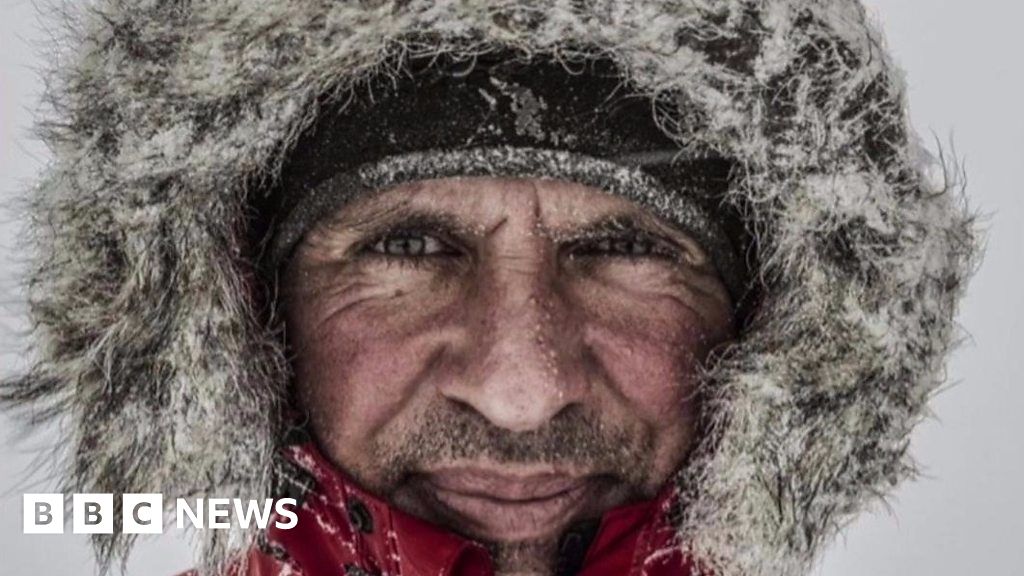 Capt Lou Rudd is first Briton to cross Antarctic unaided - BBC News