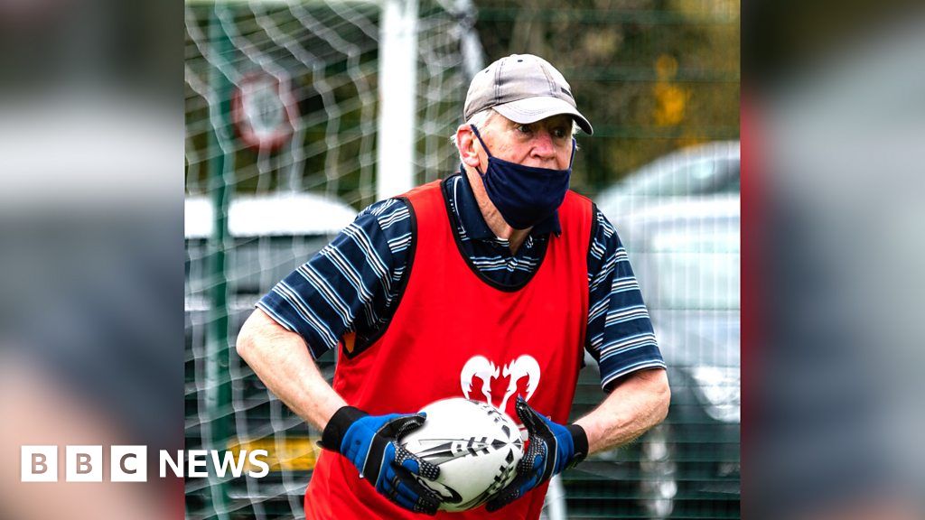 Ian Cunningham: 'I'm 80 years old and still playing rugby' - BBC News