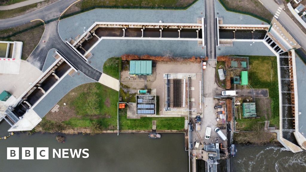 Colwick: Work on 'England's largest' fish pass complete - BBC News