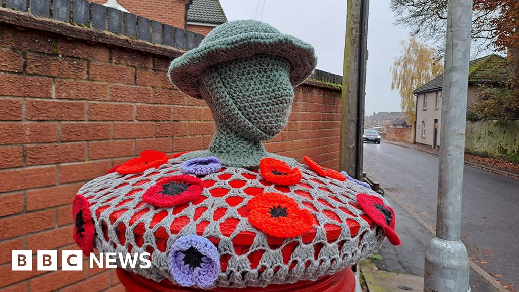 Post box knitted toppers mark Remembrance weekend - BBC News