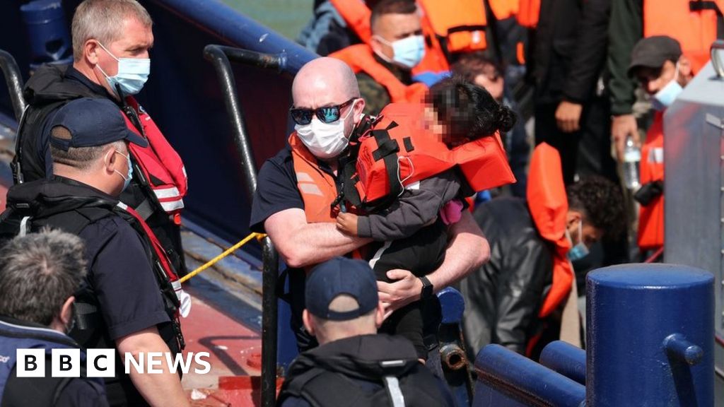 Channel migrants: High Court judge sets deadline for asylum children ...