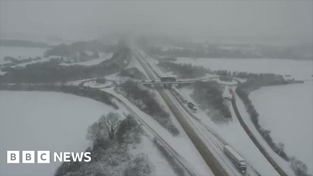 Drone footage shows snow travel chaos in Norfolk - BBC News