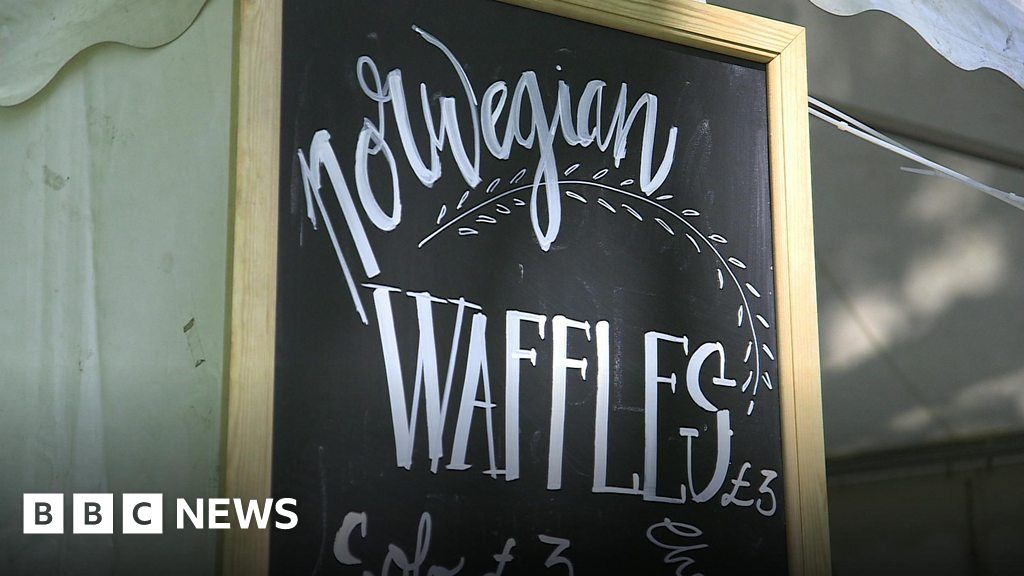 London park transformed for Norwegian party - BBC News