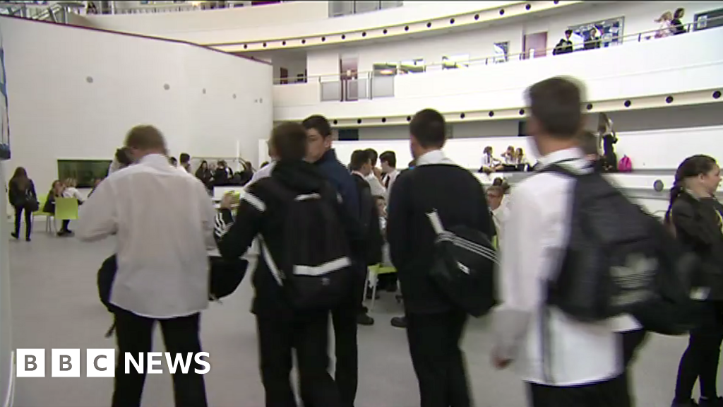 New academy in Ramsgate celebrates GCSE success - BBC News